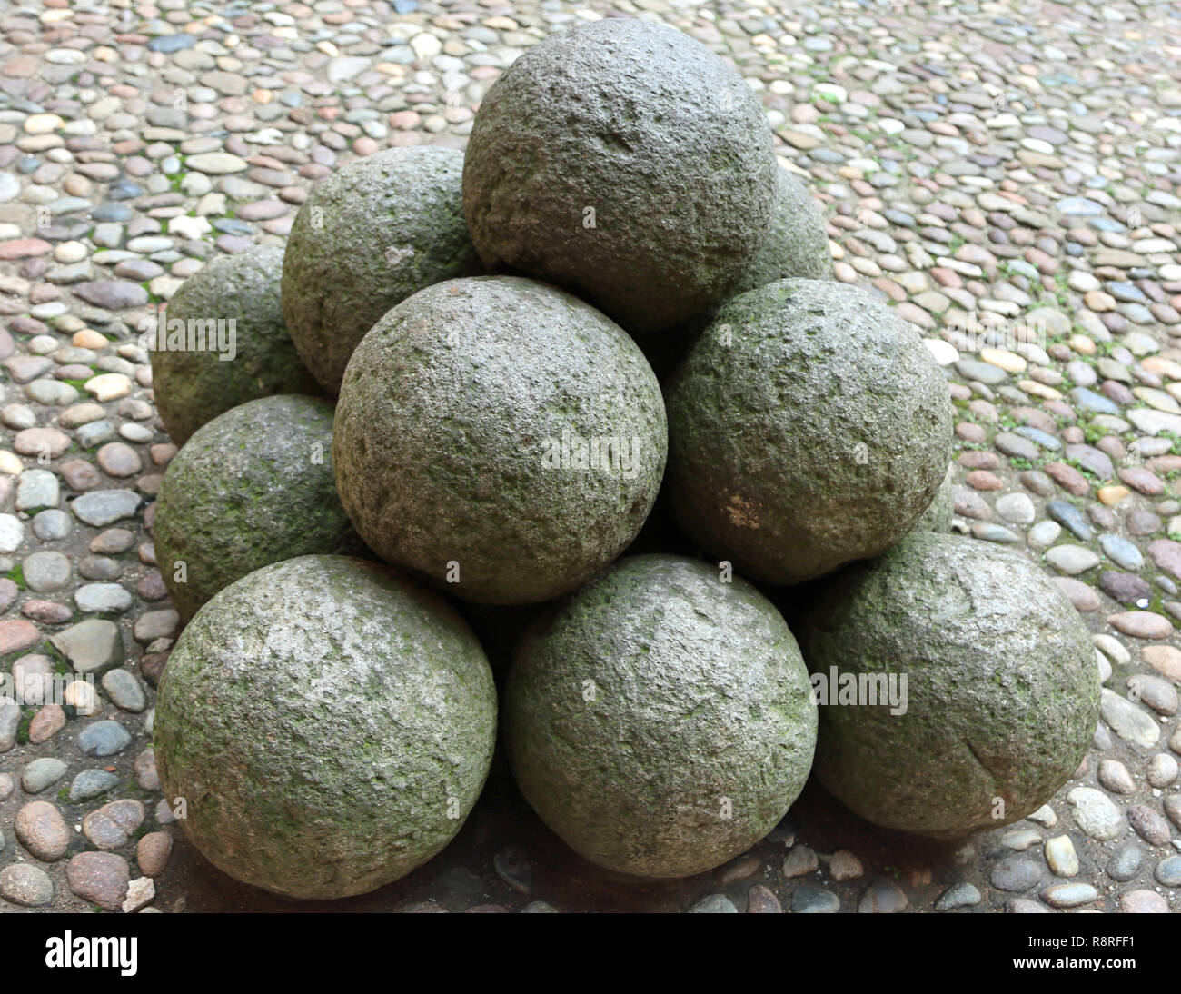 Stone cannonballs hi-res stock photography and images - Alamy