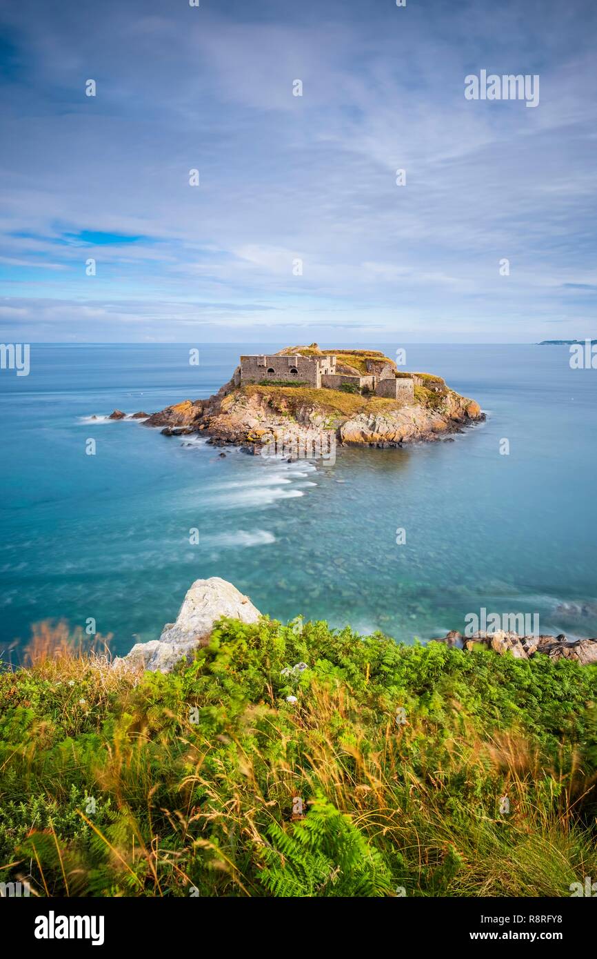 France, Finistere, Le Conquet, Kermorvan peninsula, fort of Kermorvan ...