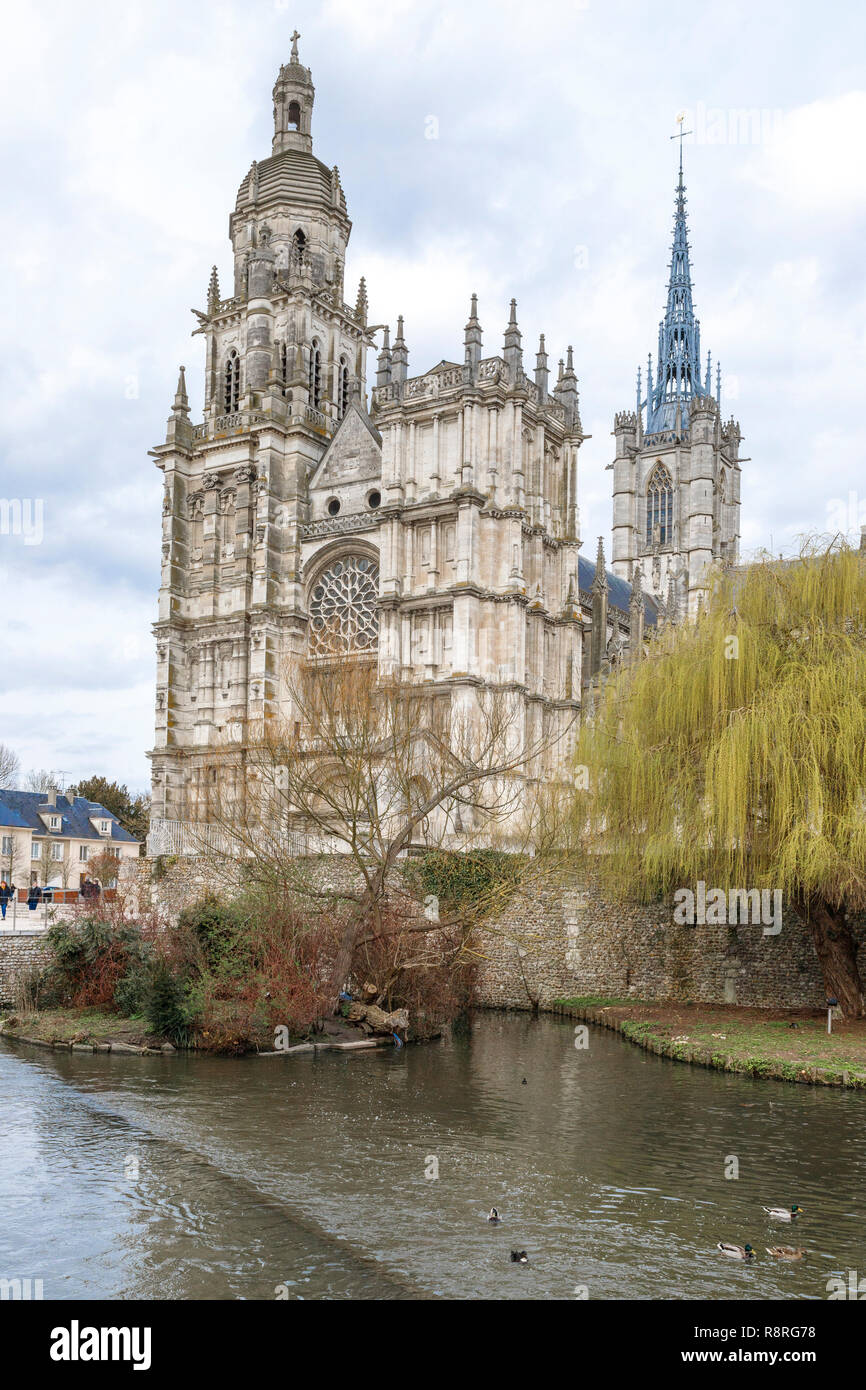Cathedrale notre dame devreux hi-res stock photography and images - Alamy