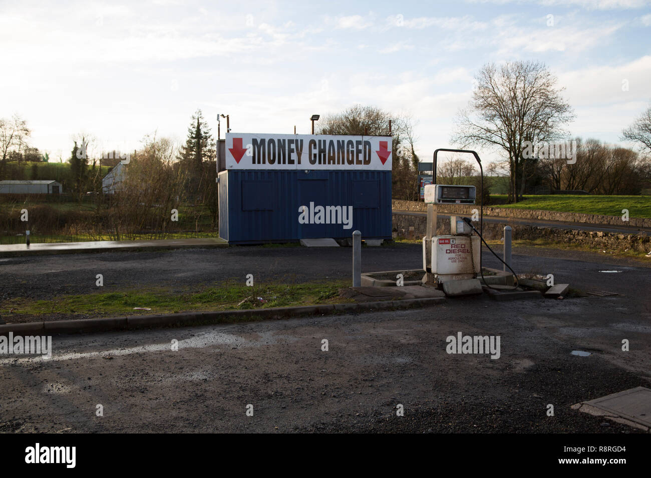 Bureau De Change Hut, Irish Border Stock Photo - Alamy