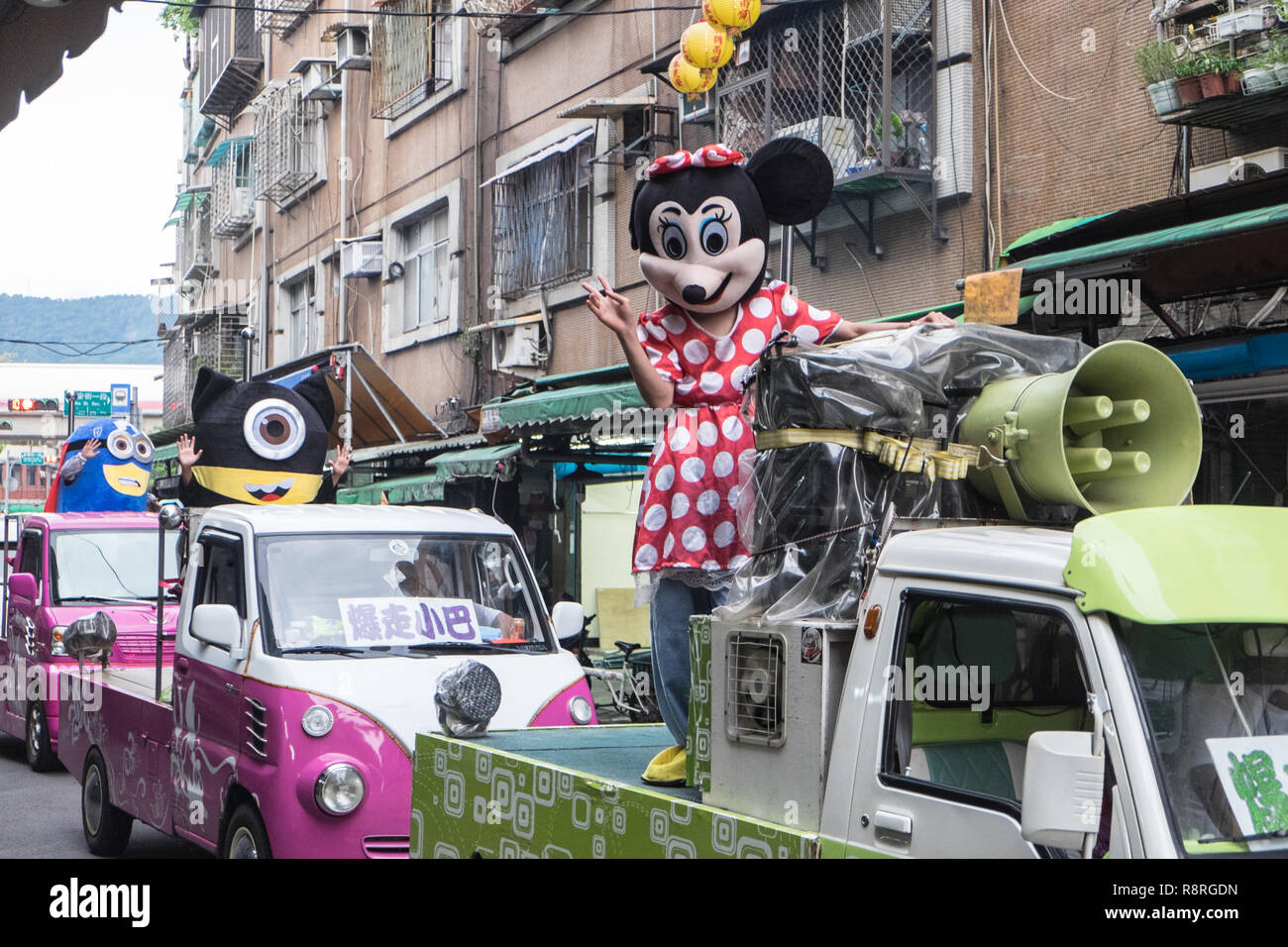 Disney Mickey Mouse Mask High Resolution Stock Photography and Images ...