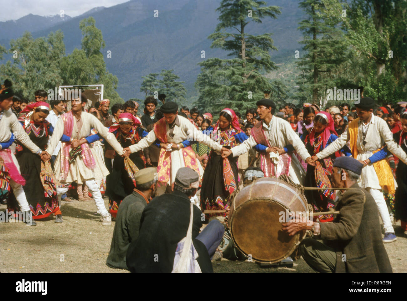 Himachal pradesh dance hi-res stock photography and images - Alamy