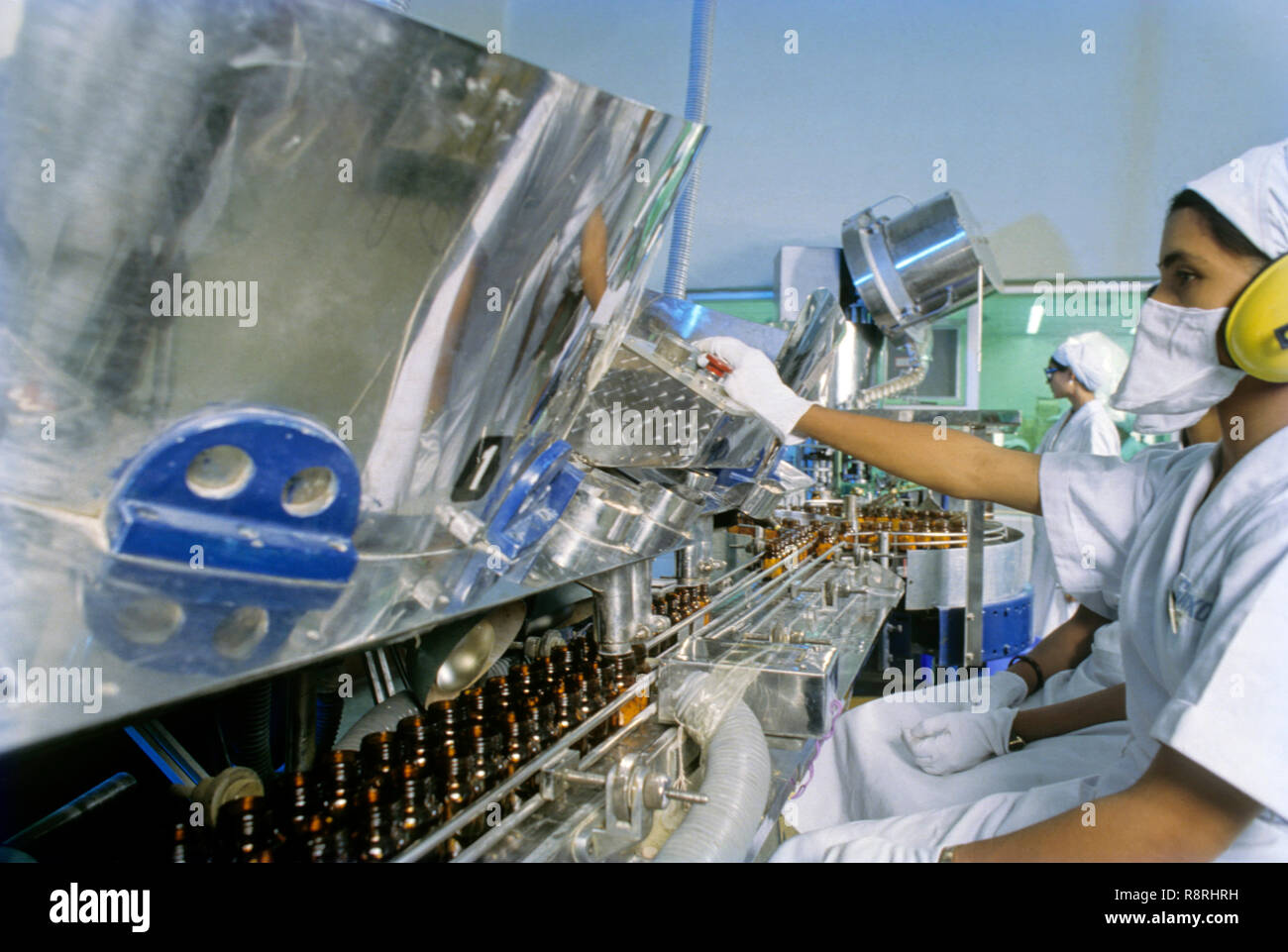 Pharmaceutical Lab bottling assembly line production line ...