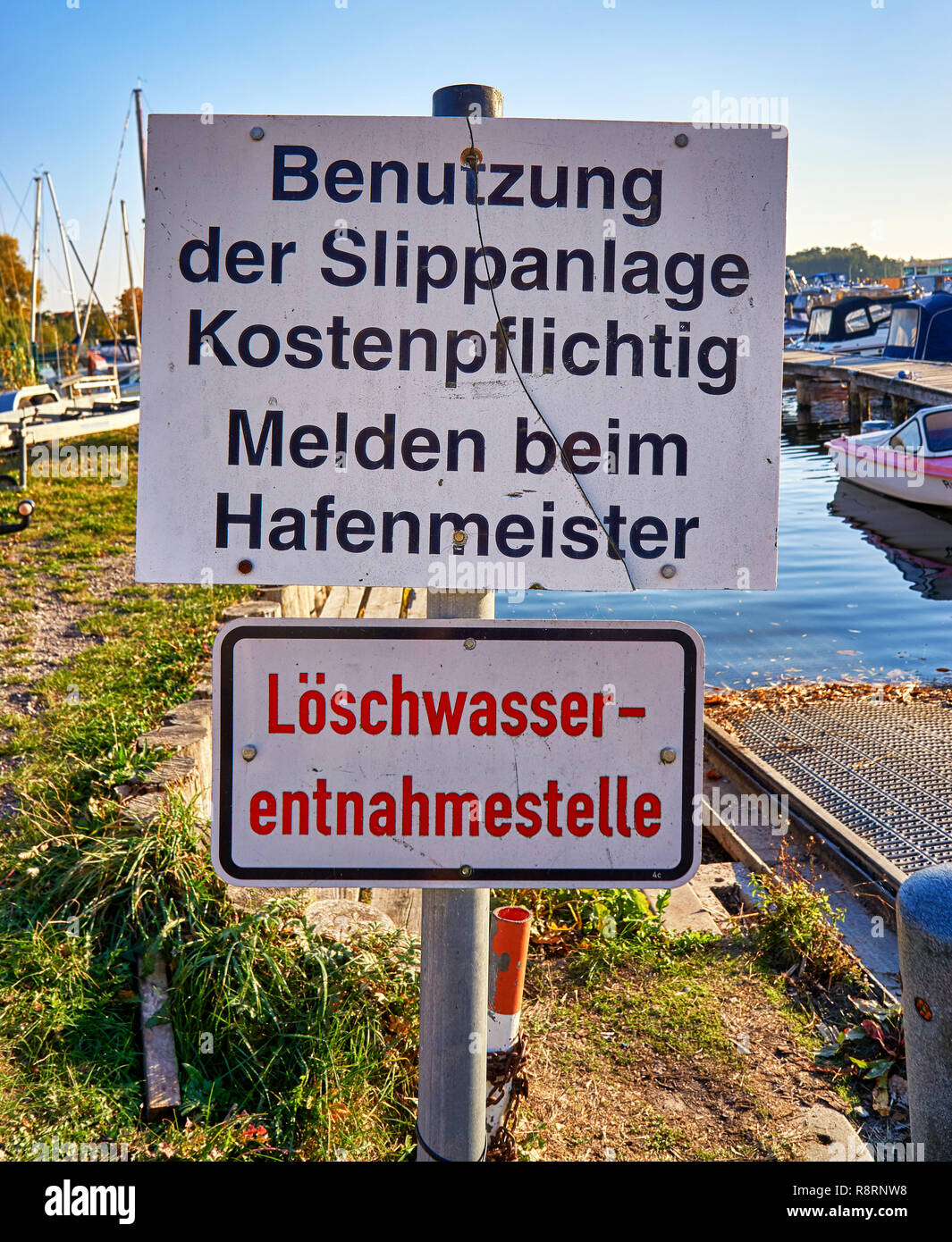 Use of the slipway Paid. Report to the harbor master. Extinguishing ...