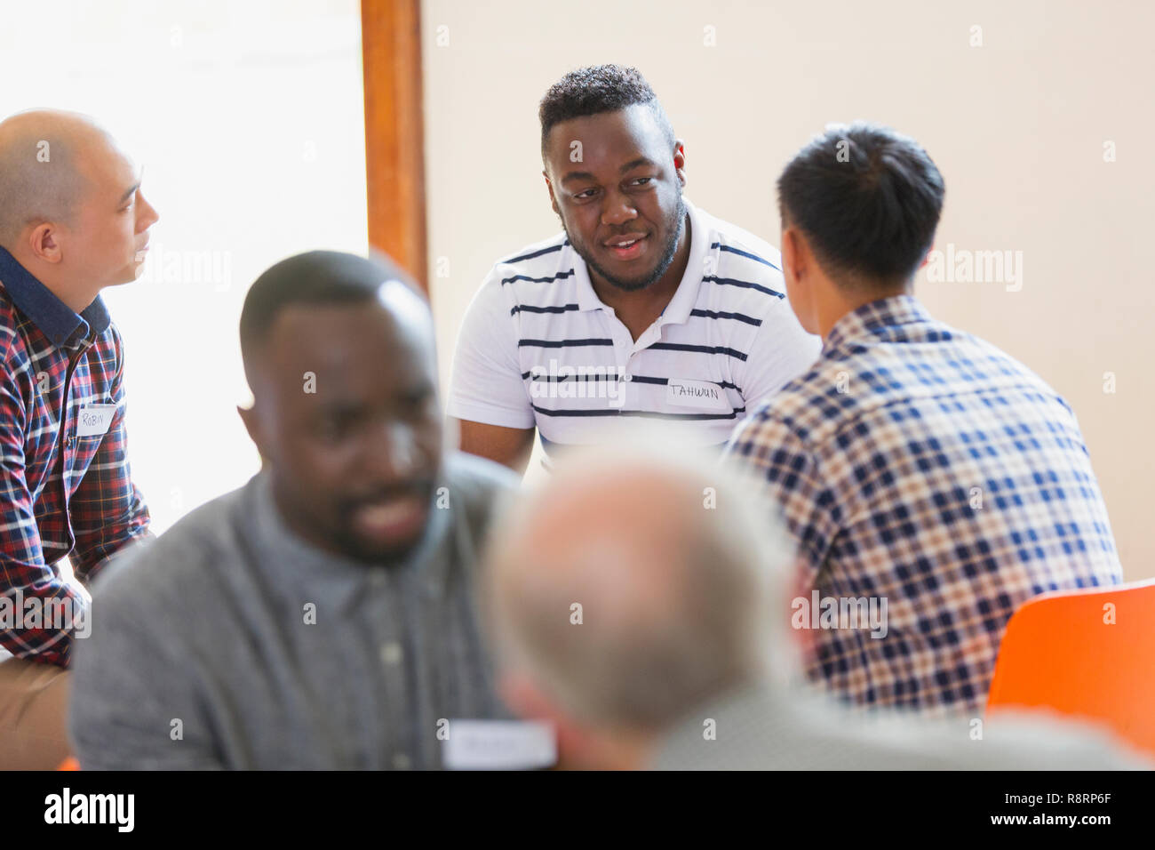 Teenager alternative listening hi-res stock photography and images - Alamy