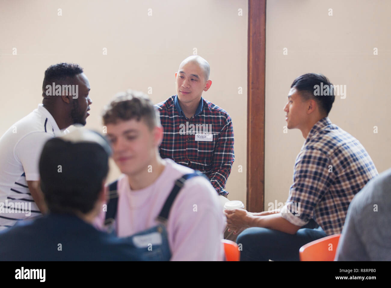 Men talking therapy hi-res stock photography and images - Alamy