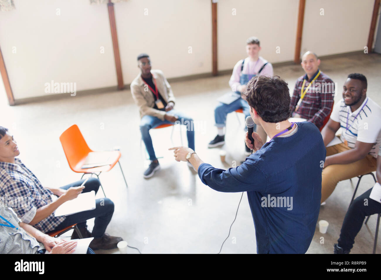 Man holding microphone hi-res stock photography and images - Alamy