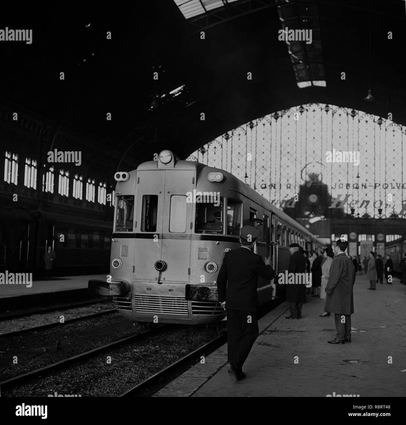 ESTACION DE ATOCHA - FOTOGRAFIA EN BLANCO Y NEGRO - AÑOS 60. Location ...
