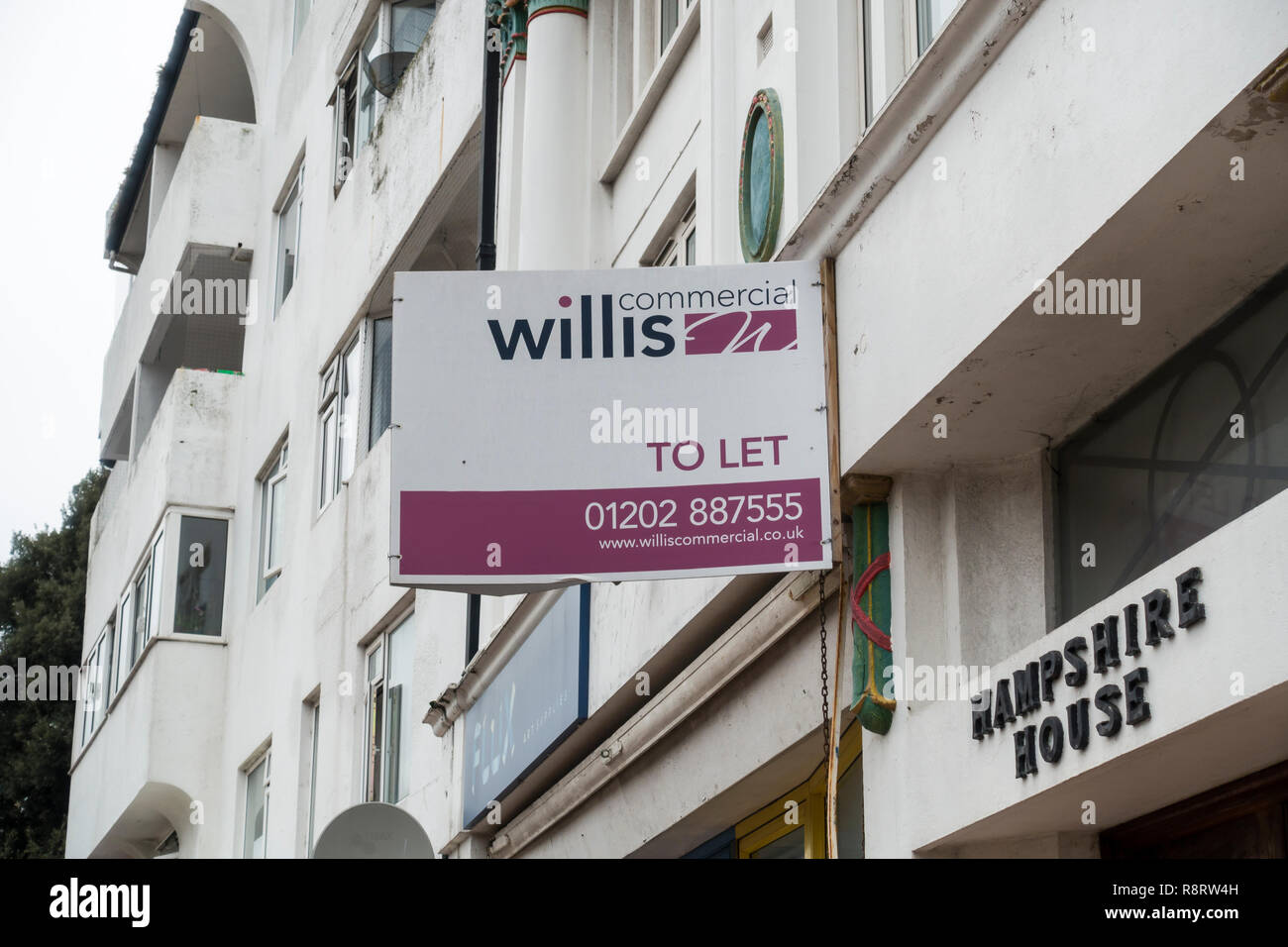Commercial to let sign hi-res stock photography and images - Alamy