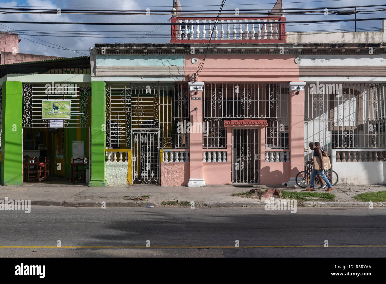Young cuban men hi-res stock photography and images - Alamy