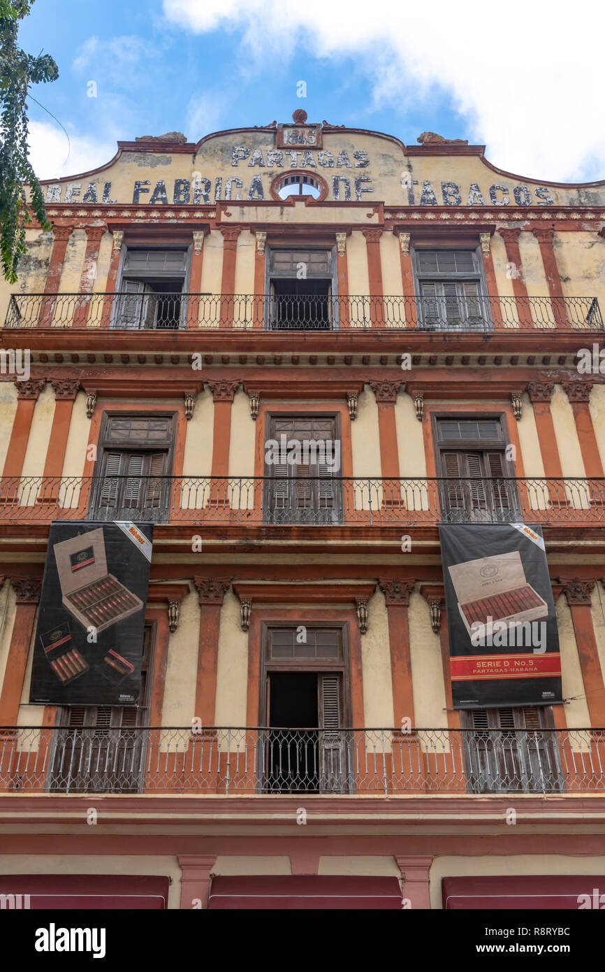 Cuban cigar factory hi-res stock photography and images - Alamy