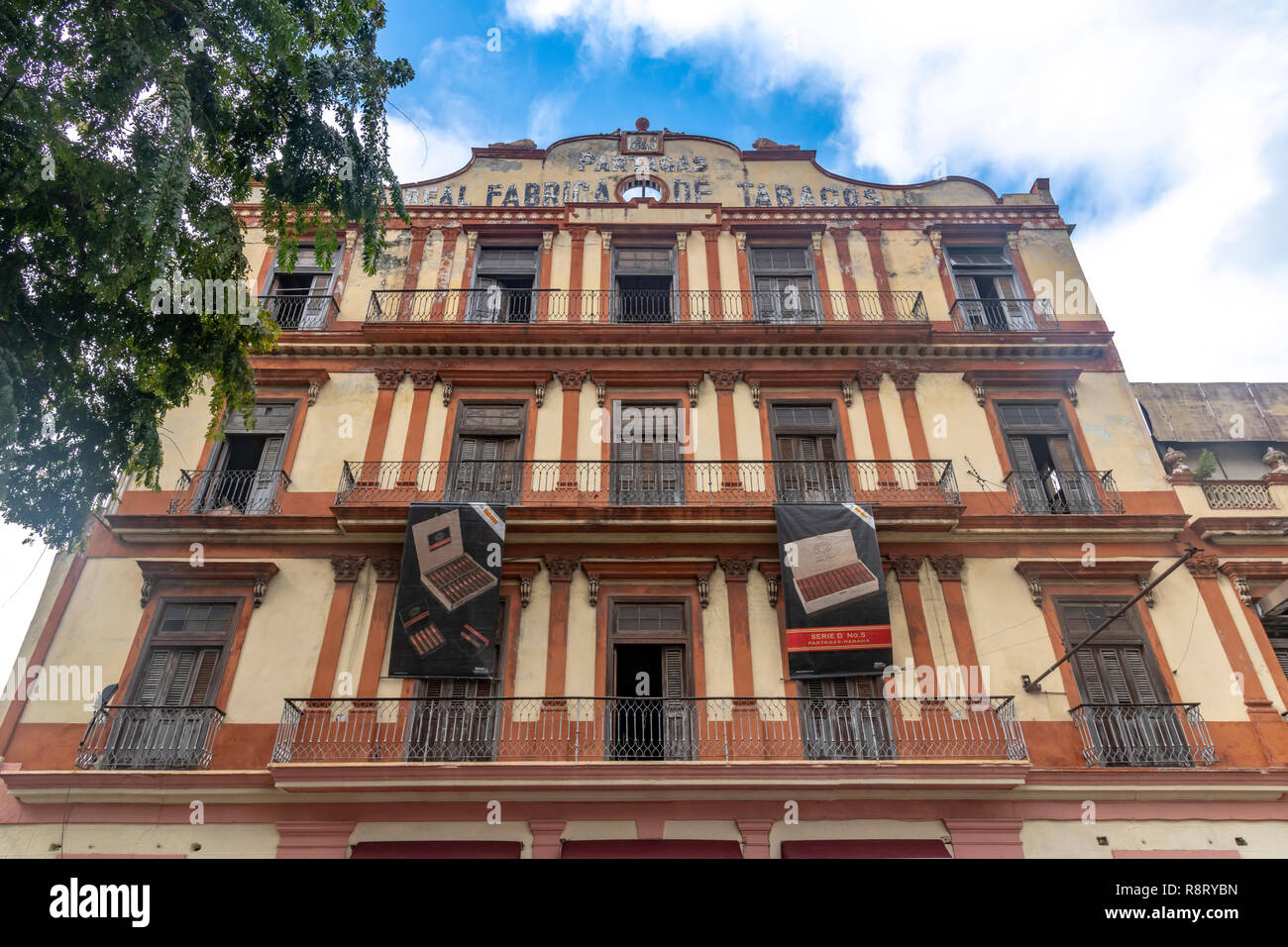 Cuban cigar factory hi-res stock photography and images - Alamy