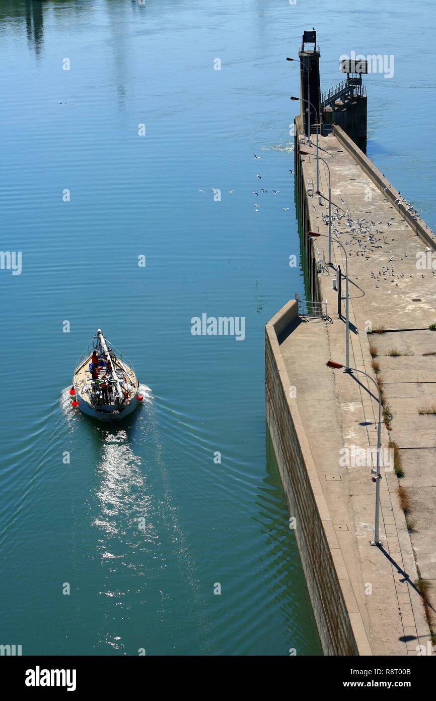 River lock lyon hi-res stock photography and images - Alamy
