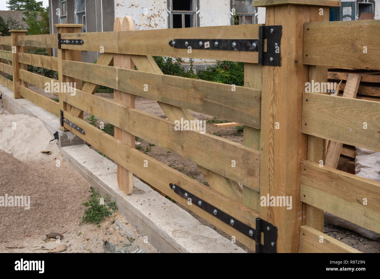 Ranch style gate entrance ranch hi-res stock photography and images - Alamy