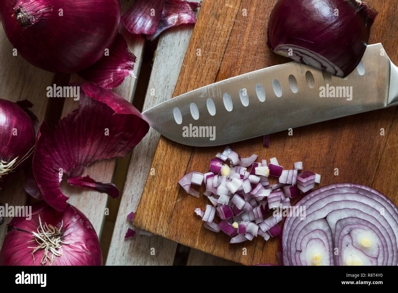 Cutting red onions hi-res stock photography and images - Alamy