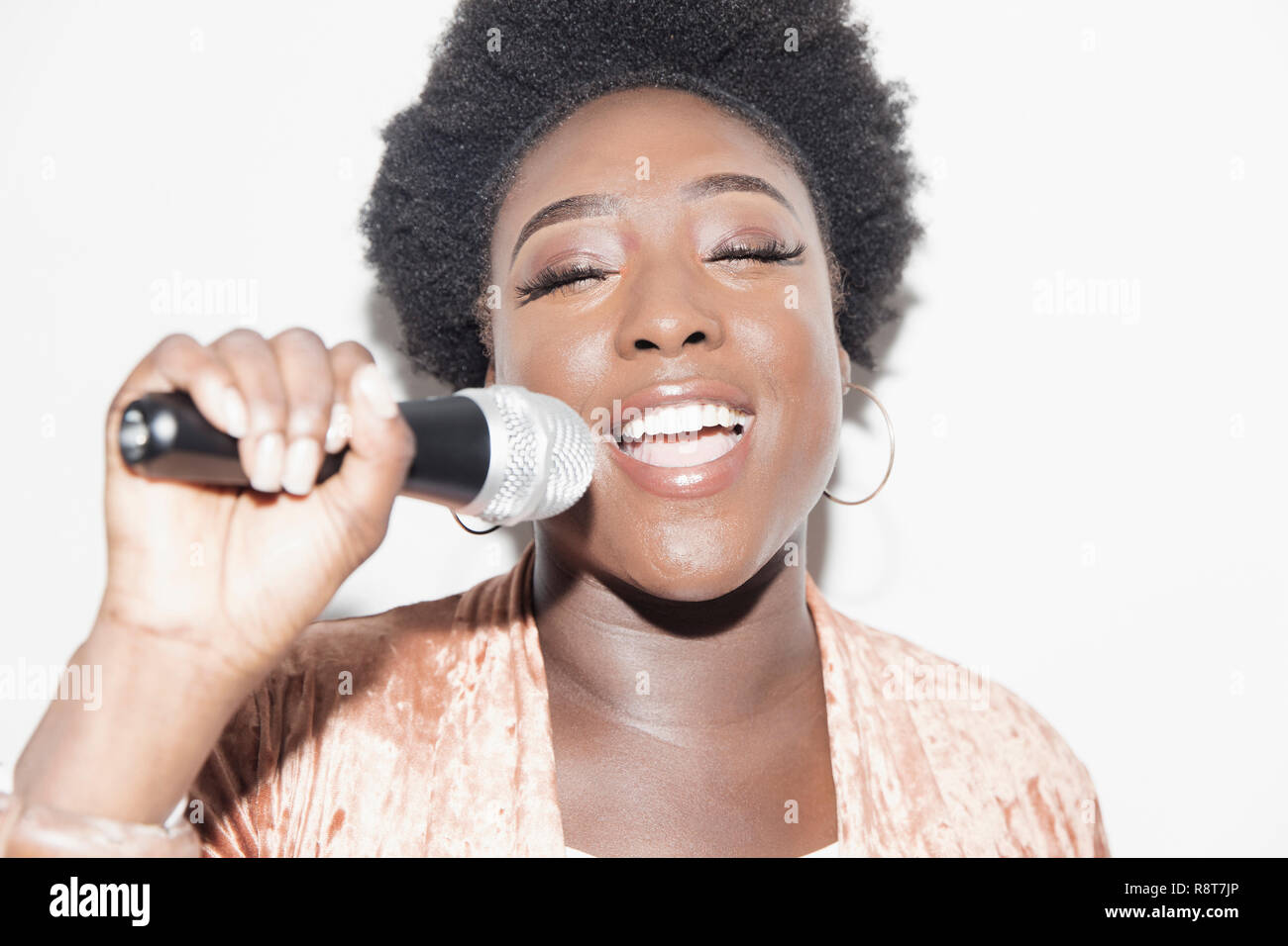 Young woman microphone singing hi-res stock photography and images - Alamy