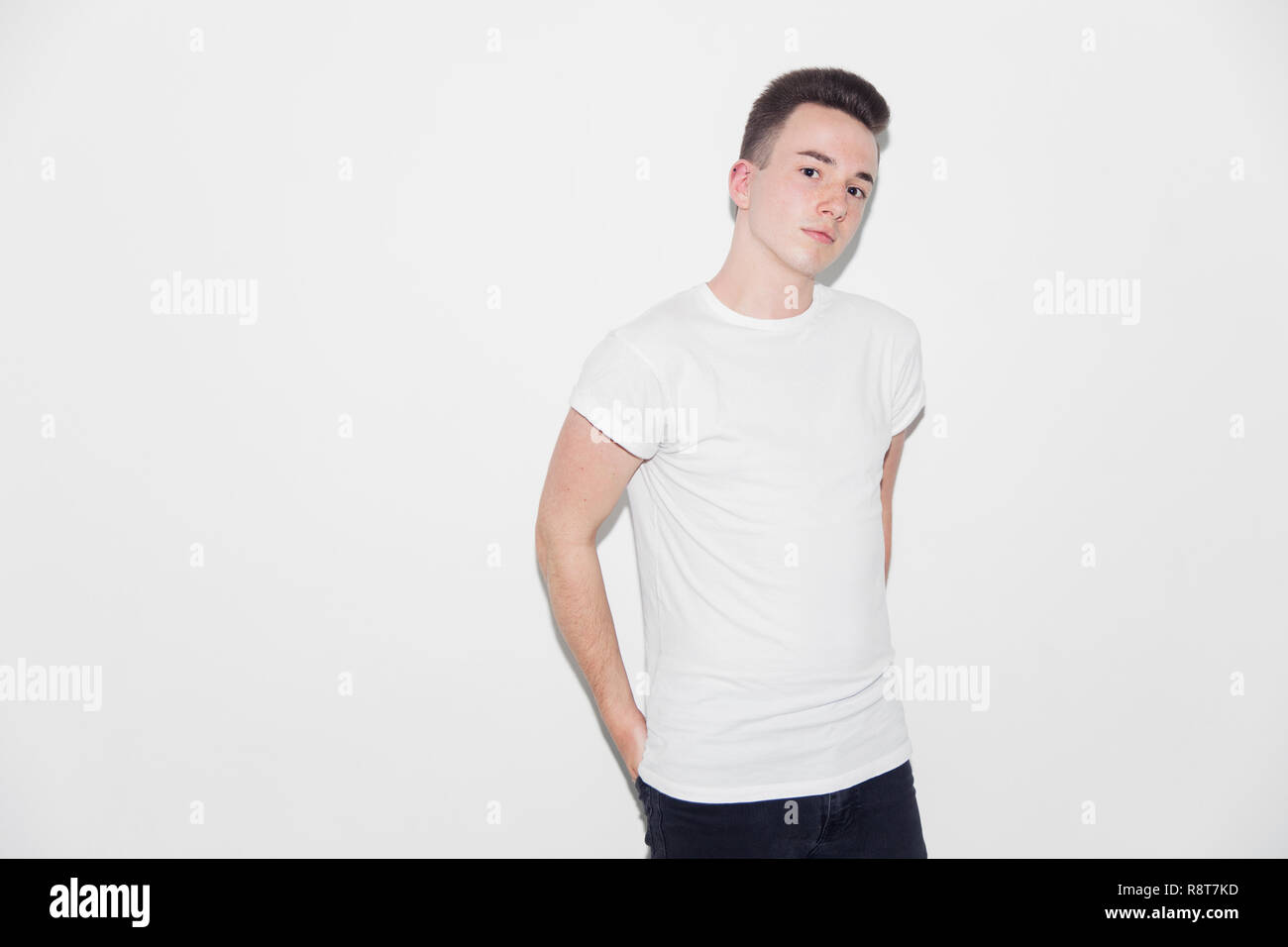 Portrait teenage boy 16 17 hi-res stock photography and images - Alamy
