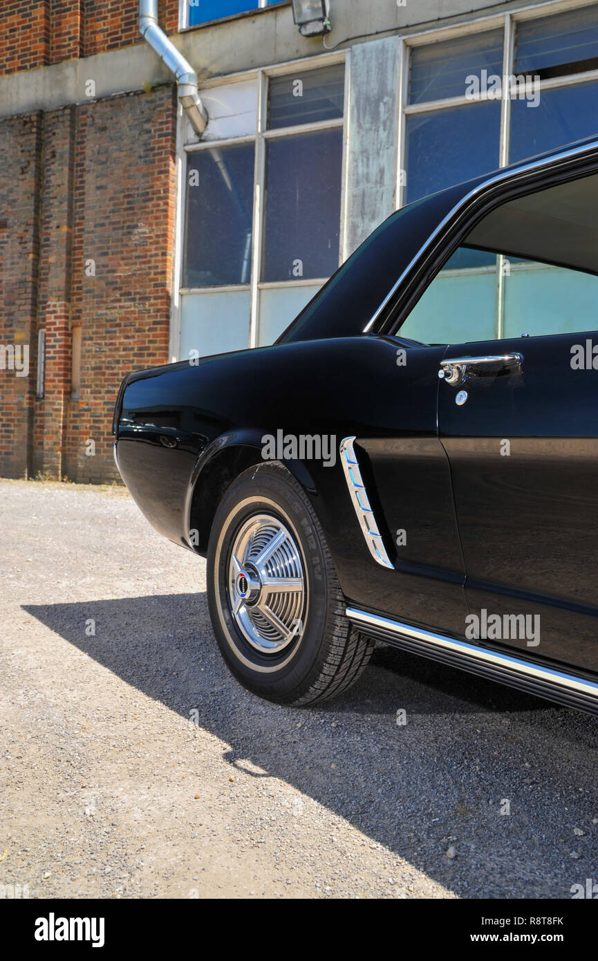 Car hubcap icon black hi-res stock photography and images - Alamy