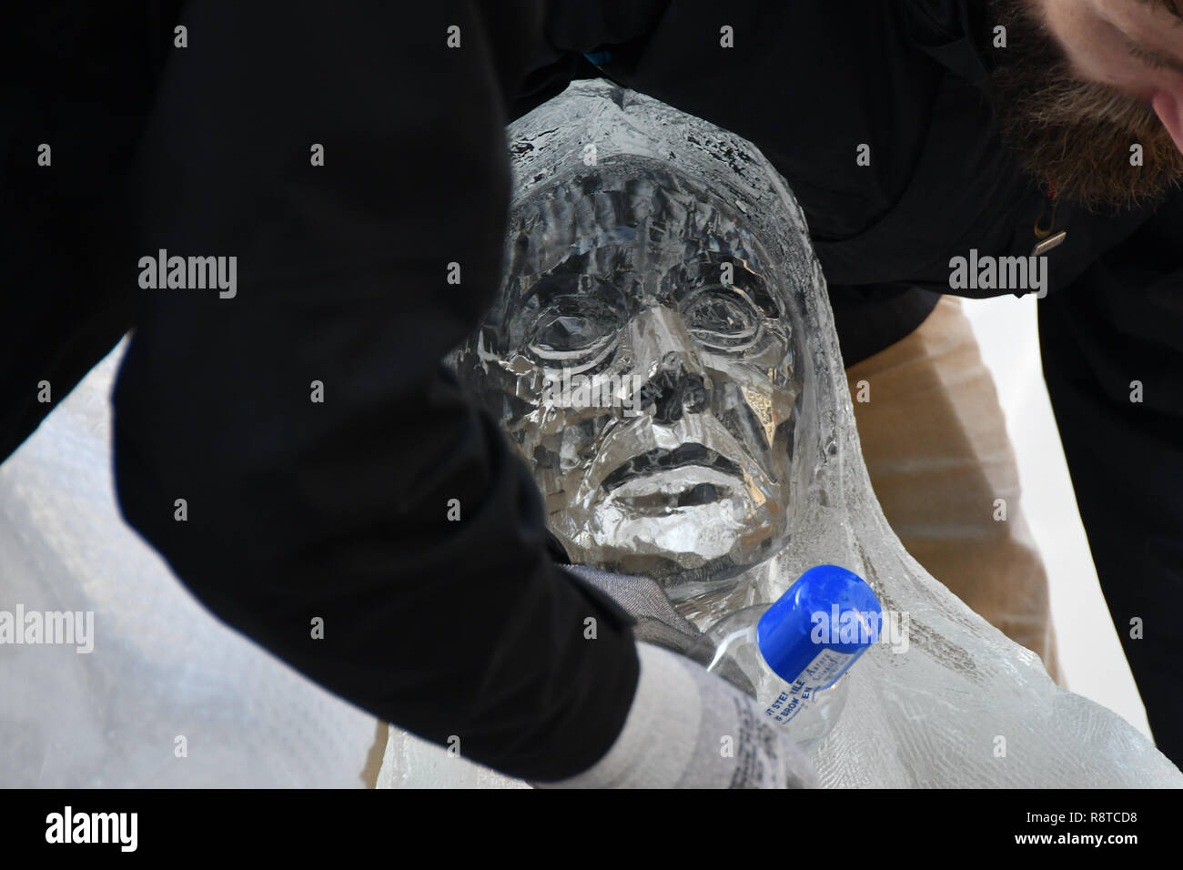London, UK. 17th Dec, 2018. Penny Appeal Team Orange unveiling 5 life ...