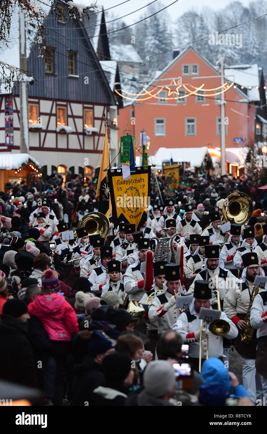 Seiffen, Germany. 15th Dec, 2018. Miners in the festive Habit parade ...
