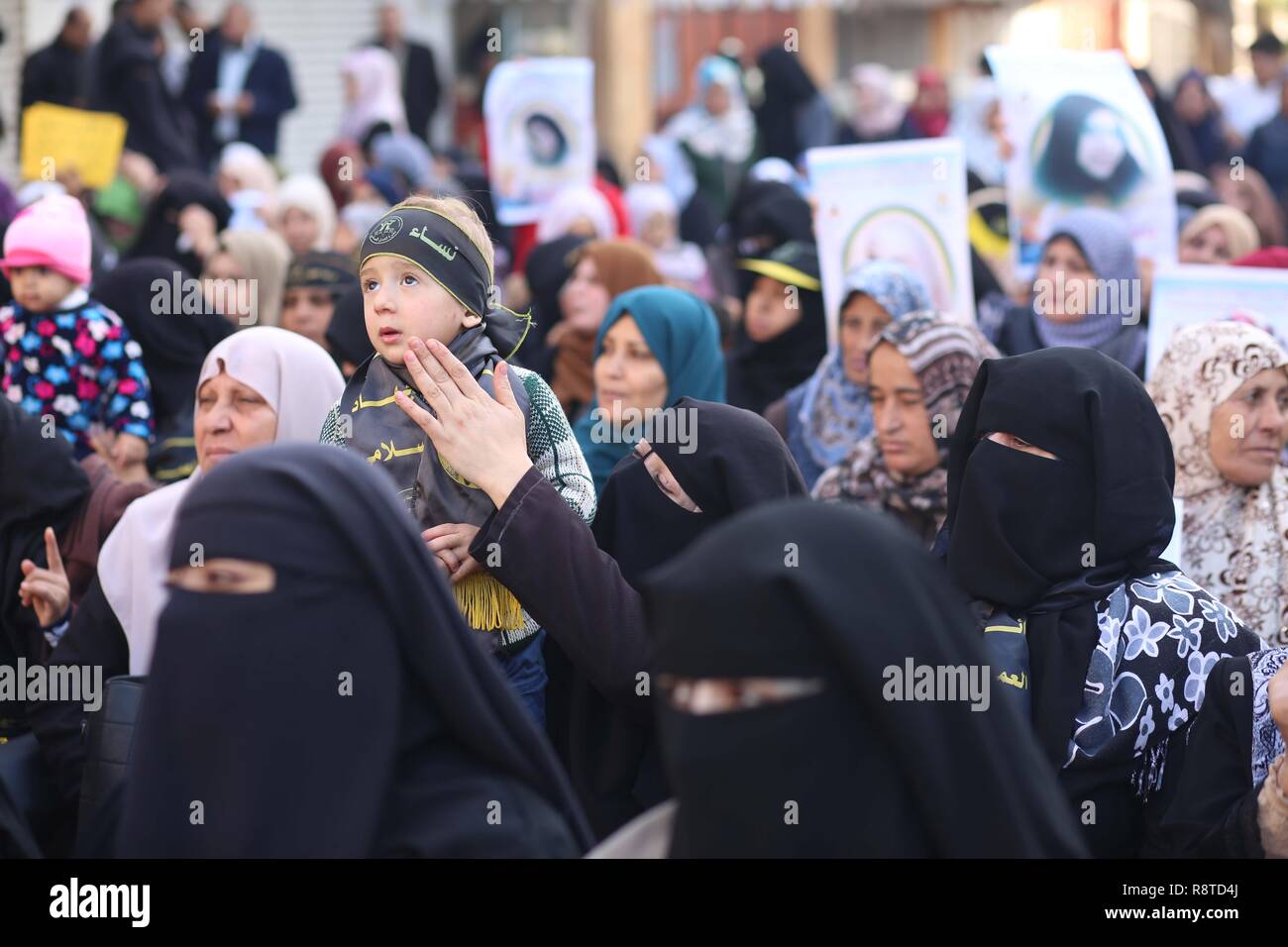 Gaza City, The Gaza Strip, Palestine. 17th Dec, 2018. Palestinian women ...