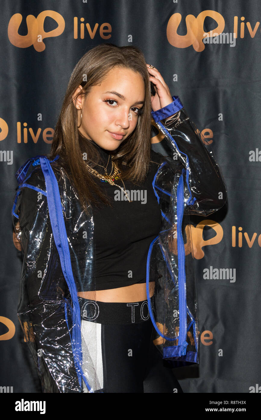 Burbank, California, USA. 16th December 2018. Singer, model Alectra Cox ...