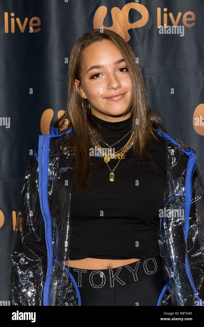 Burbank, California, USA. 16th December 2018. Singer, model Alectra Cox ...