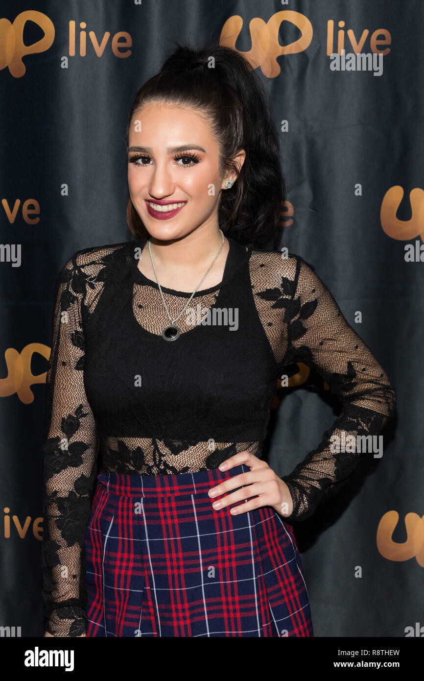 Burbank, California, USA. 16th December 2018. Singer, actress Savannah ...