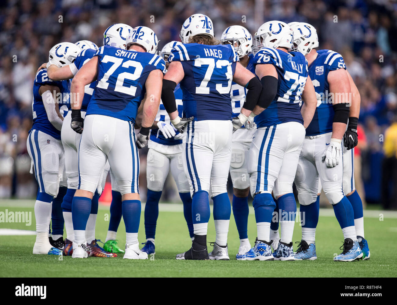 Dallas cowboys huddle hi-res stock photography and images - Alamy