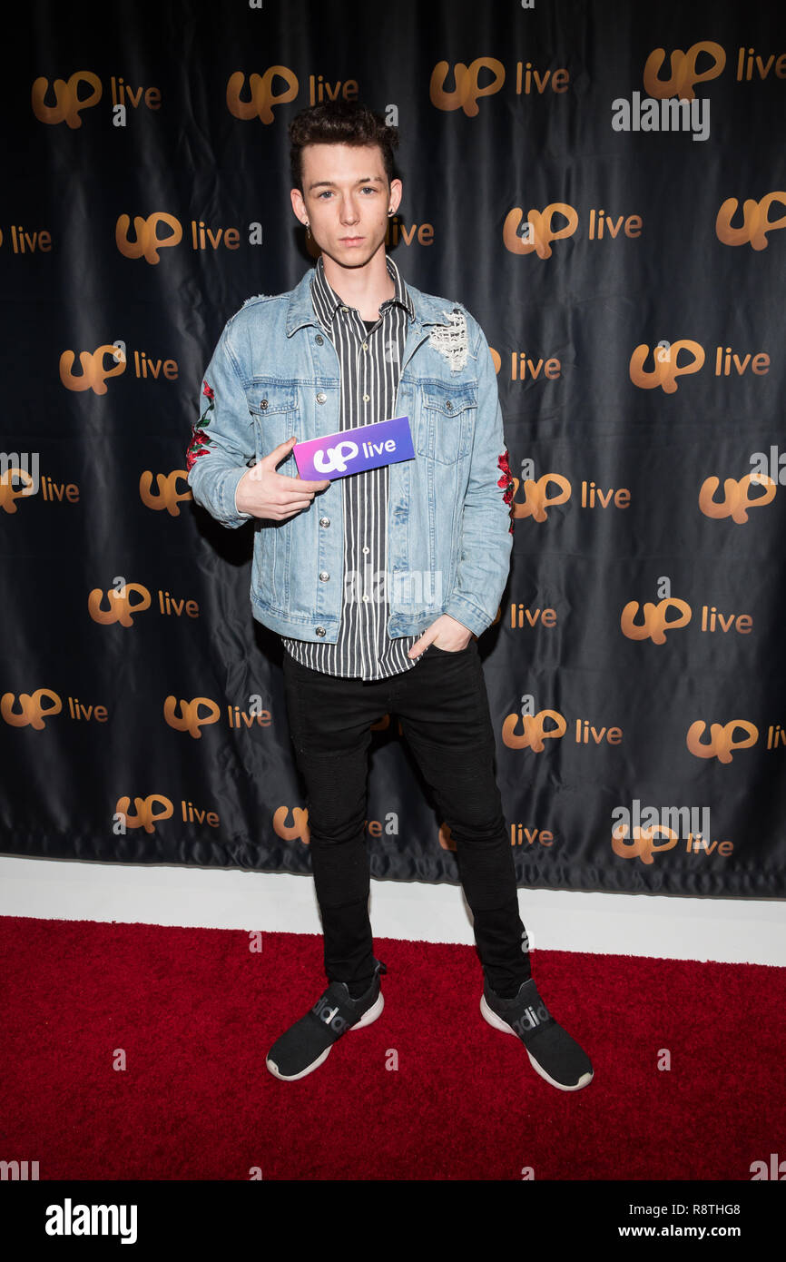 Burbank, California, USA. 16th December 2018. Singer Leon Zellers ...
