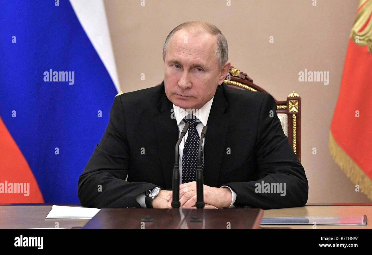 Vladimir putin angry hi-res stock photography and images - Alamy