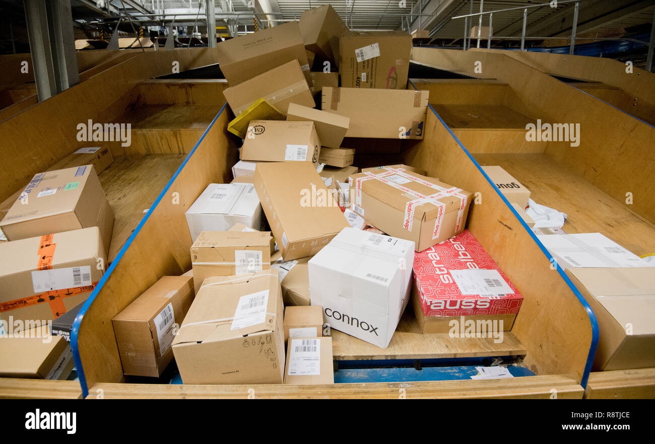 Hannover, Germany. 17th Dec, 2018. Parcels are stored in a parcel ...