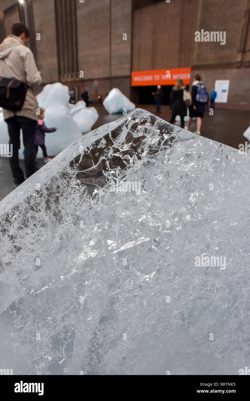 Tate Modern, London, UK. 18th Dec, 2018. 'Ice Watch', an ice block ...