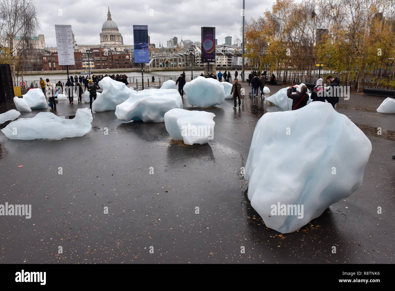 Tate Modern, London, UK. 18th Dec, 2018. 'Ice Watch', an ice block ...