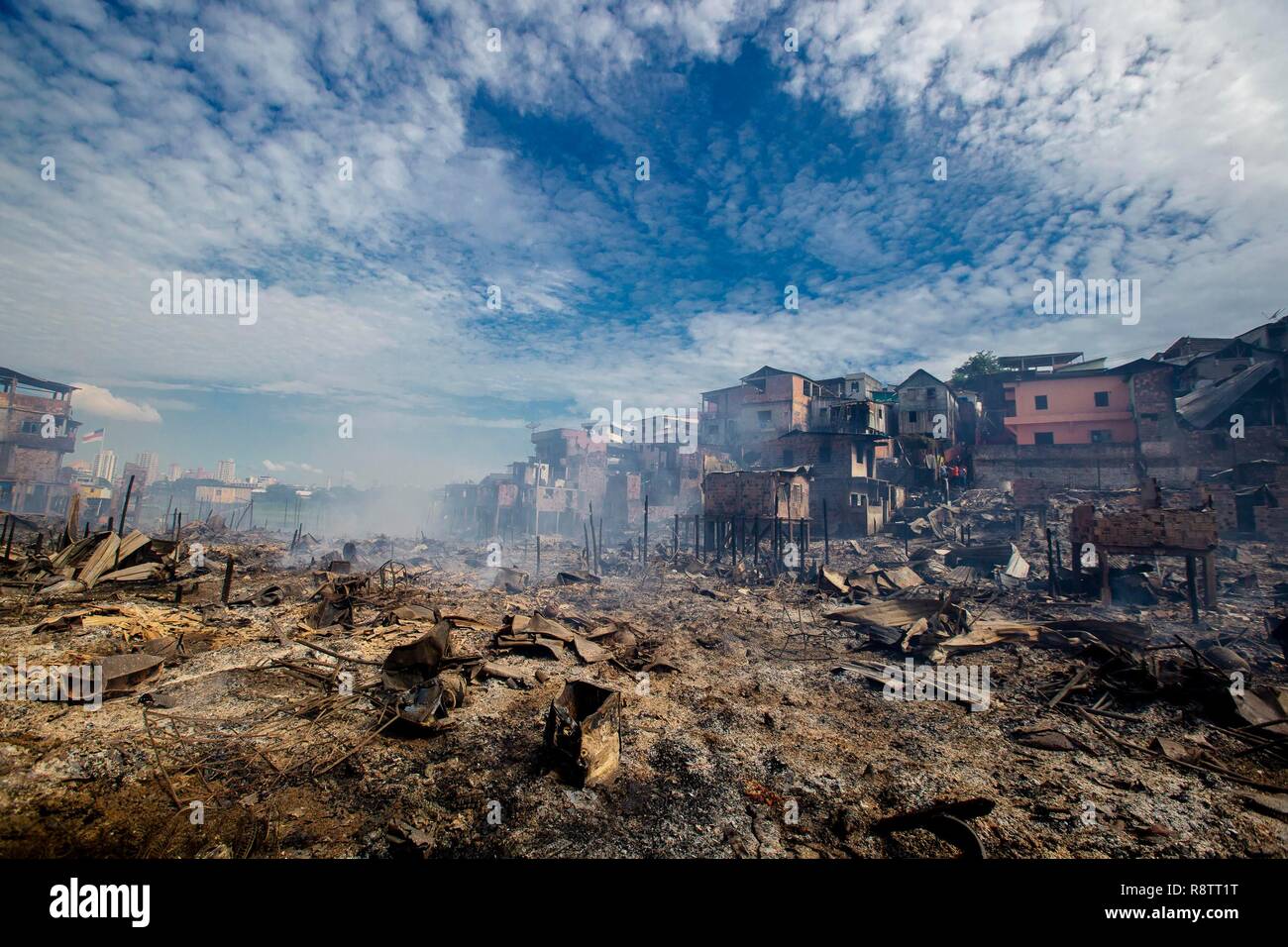 Manaus, Brazil. 18th December, 2018. Fire reaches 600 homes in Manaus ...