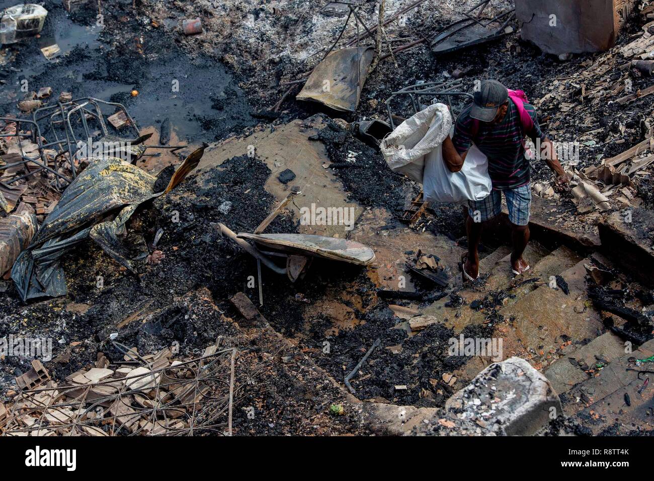 Manaus, Brazil. 18th December, 2018. Fire reaches 600 homes in Manaus ...