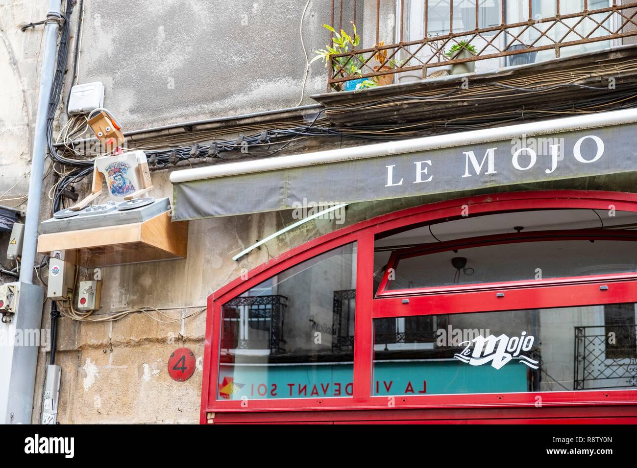 Bar animated hi-res stock photography and images - Alamy