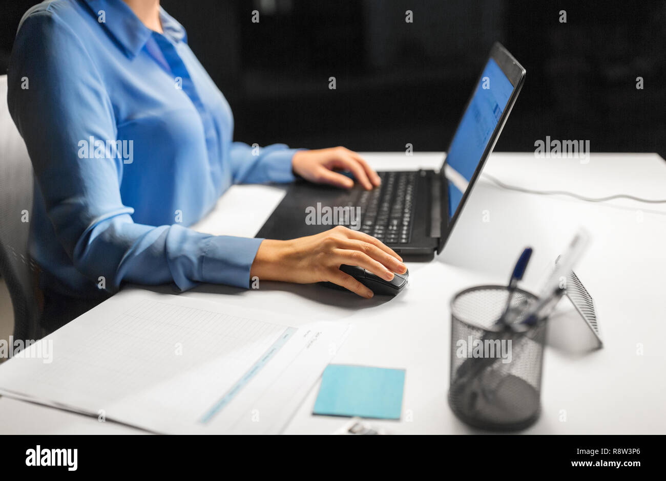 Office worker using computer mouse hi-res stock photography and images ...