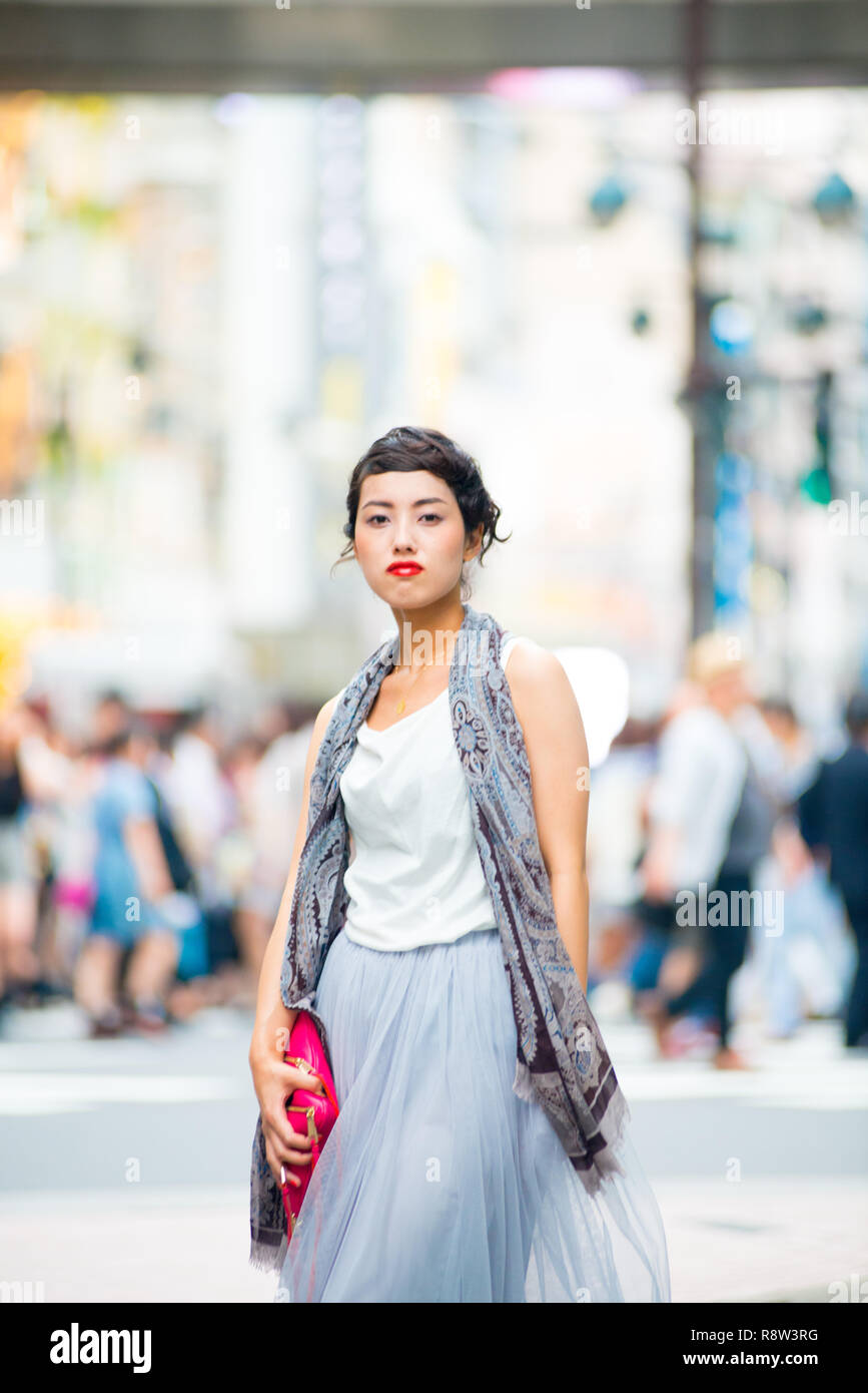 Asian female model poses for pictures in the cityscape Stock Photo - Alamy