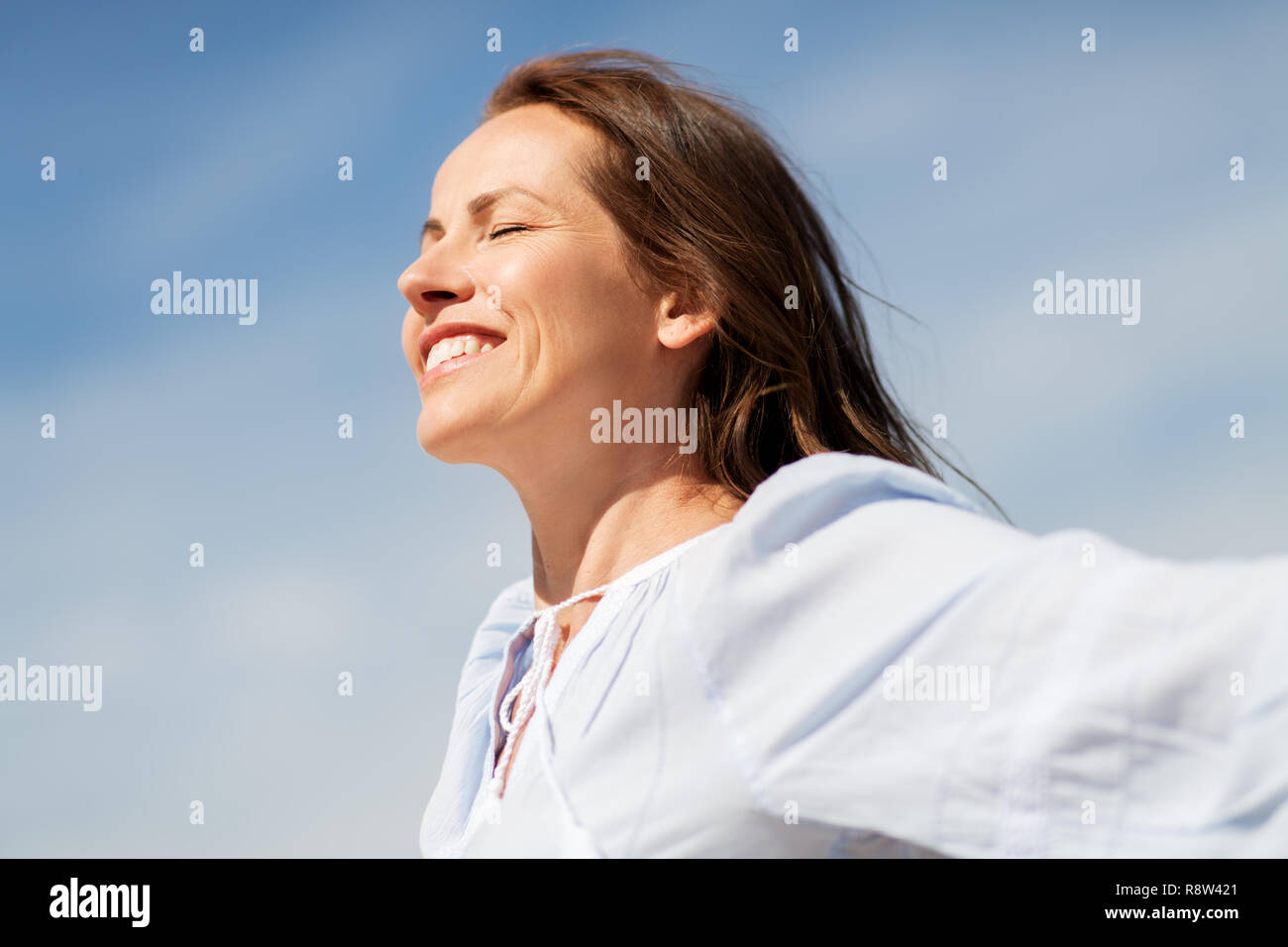 Smiling happy people hi-res stock photography and images - Alamy