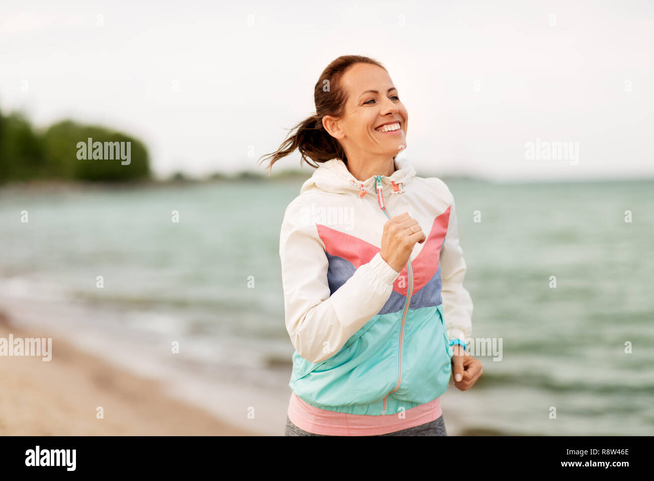 Running along beach hi-res stock photography and images - Alamy