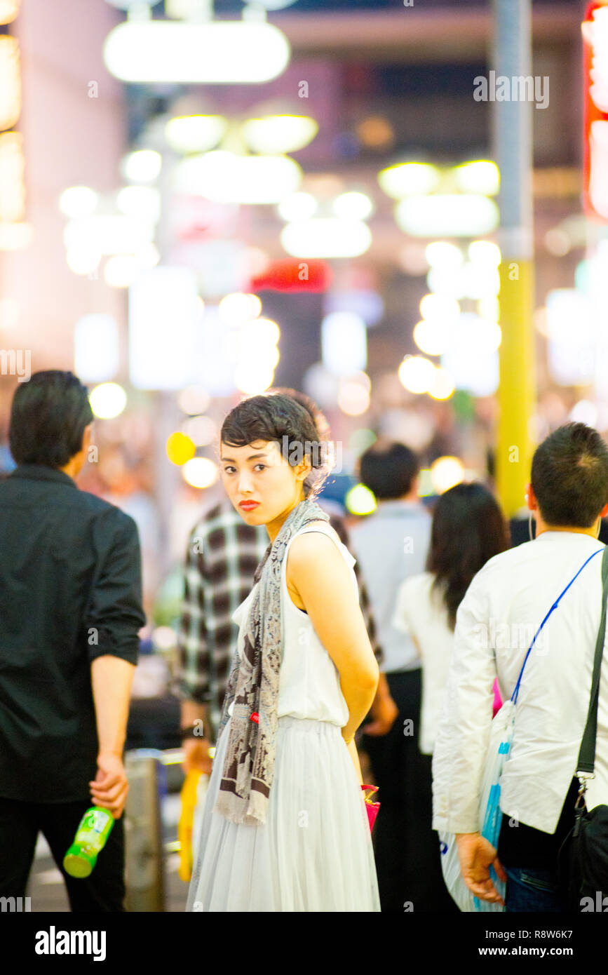 Asian female model poses for pictures in the cityscape Stock Photo - Alamy