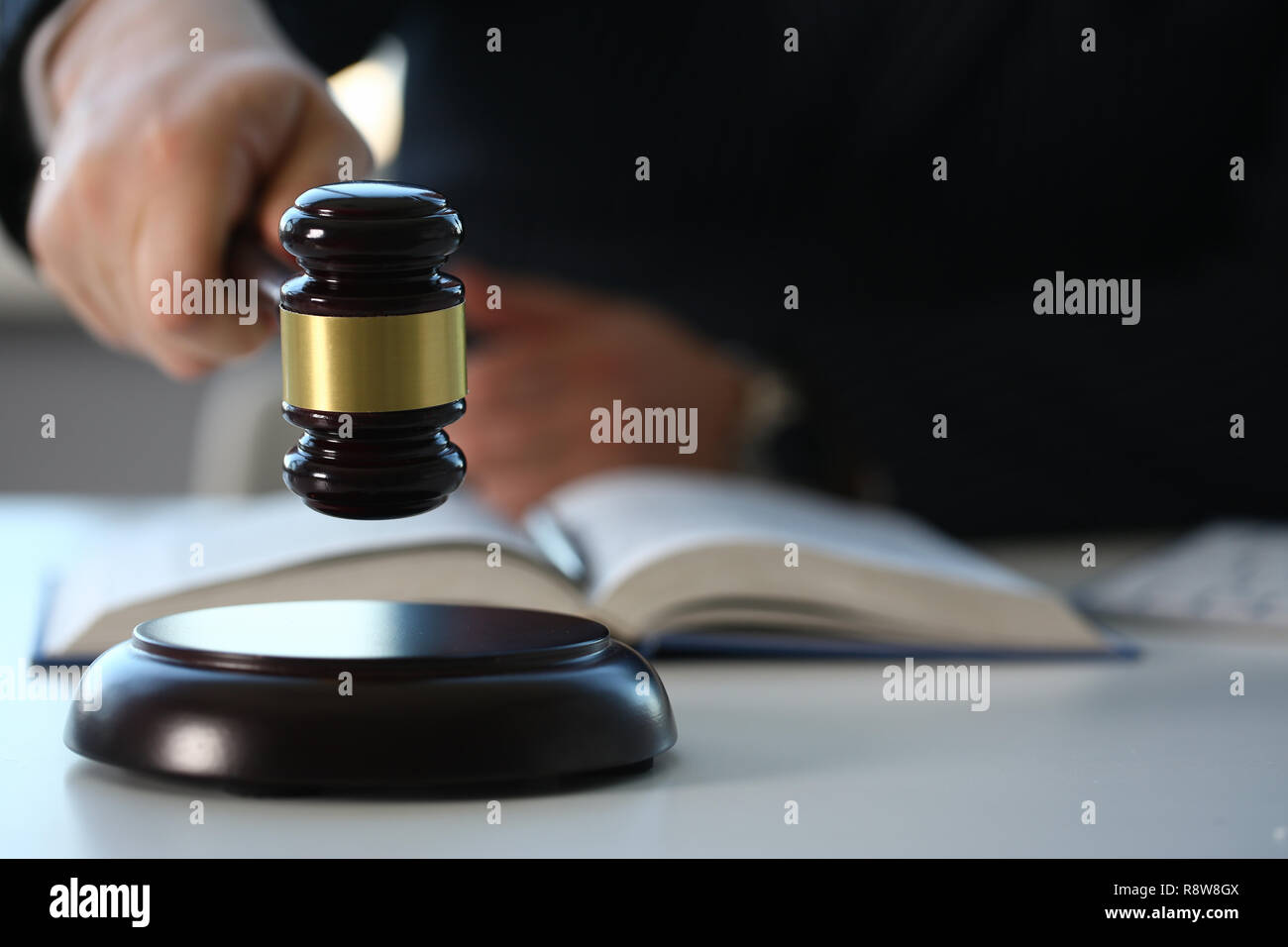 Judge hammer in hand court hi-res stock photography and images - Alamy