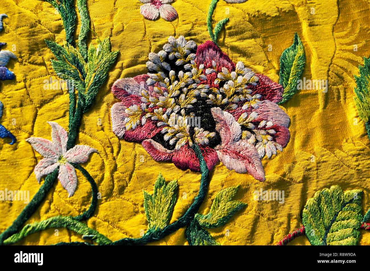Elizabethan embroidery hi-res stock photography and images - Alamy