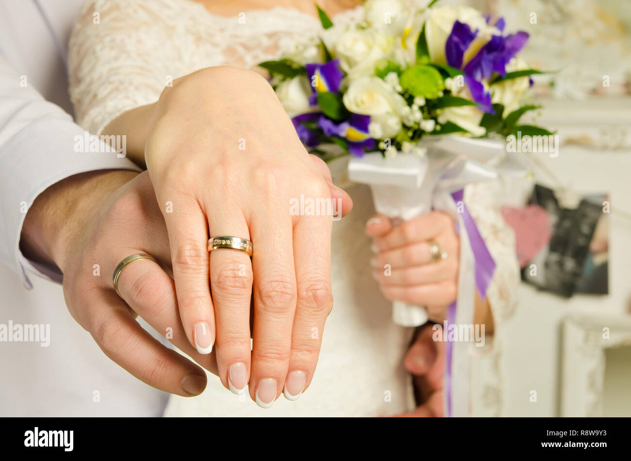 Two hands holding rings hi-res stock photography and images - Alamy