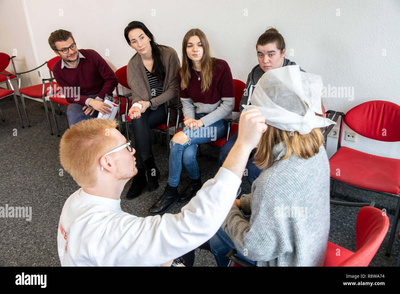 First aid course, first aid training in emergencies, emergencies ...