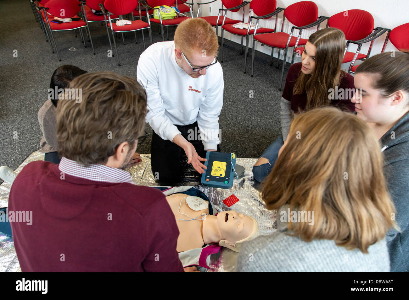 First Aid Course, First Aid Training, Emergencies, Practice Training ...