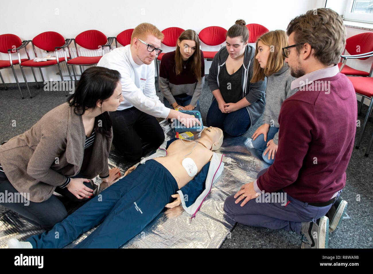 First Aid Course, First Aid Training, Emergencies, Practice Training ...
