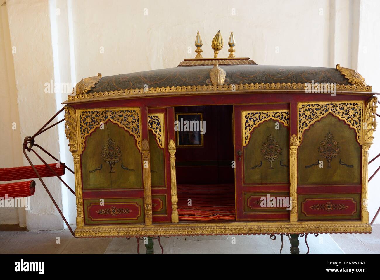Sedan chair and india hi-res stock photography and images - Alamy