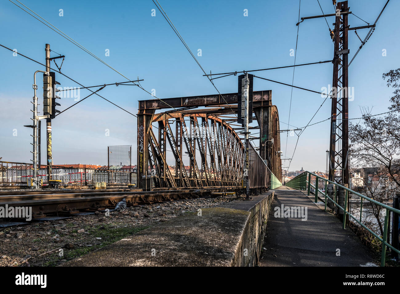 Bridge rails hi-res stock photography and images - Alamy